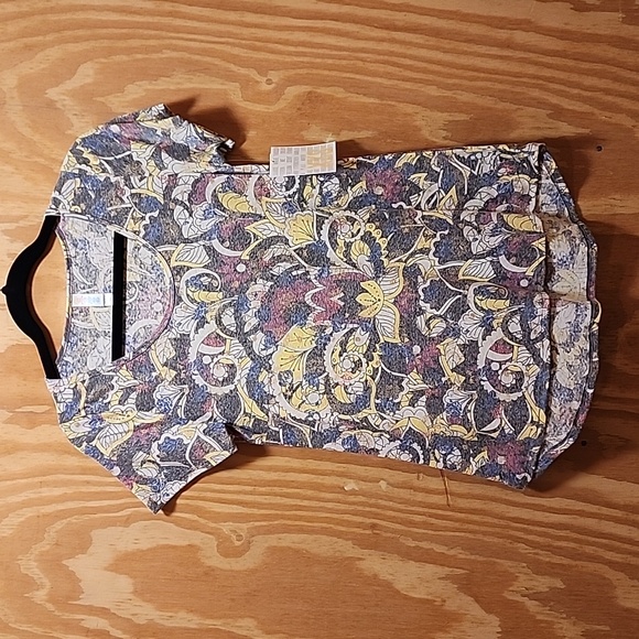 LuLaRoe | Tops | Lularoe Classic T | Poshmark
